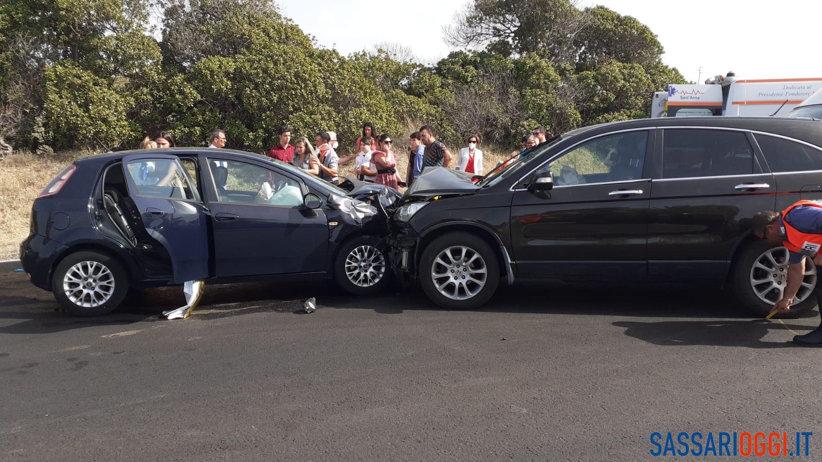 Sorso, scontro frontale sulla strada per Castelsardo, 5 feriti