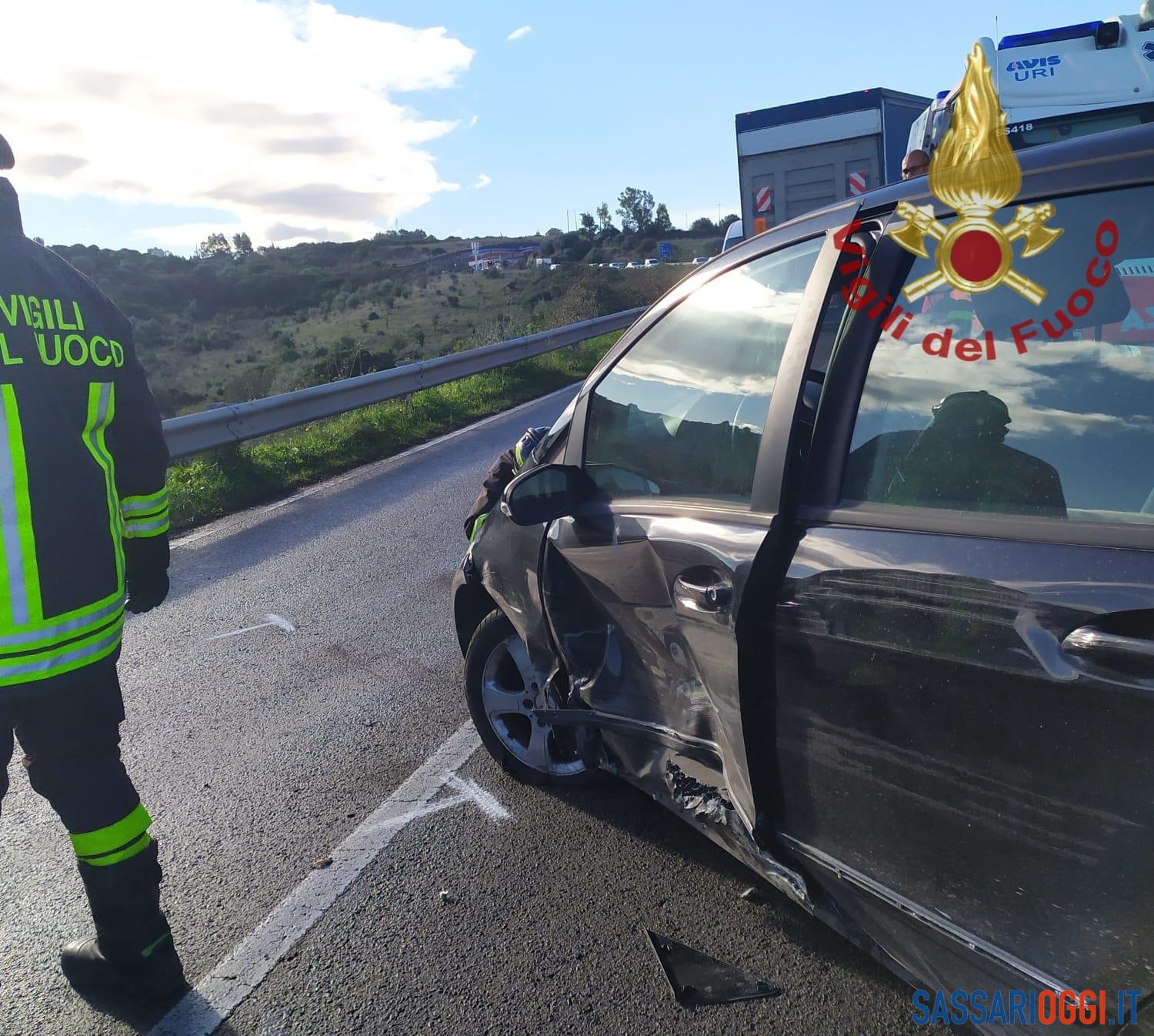 Incidente frontale sulla strada Uri-Ittiri: 3 feriti