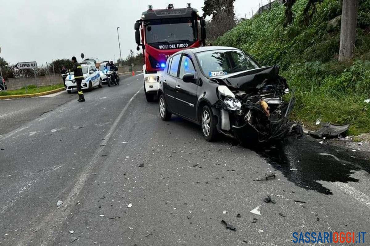 Frontale tra due auto a Sassari, gravissimo il 77enne alla guida